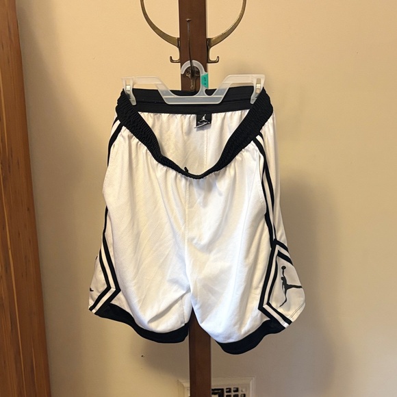 Jordan | Shorts | Jordan Drifit White And Black Basketball Shorts Xl ...